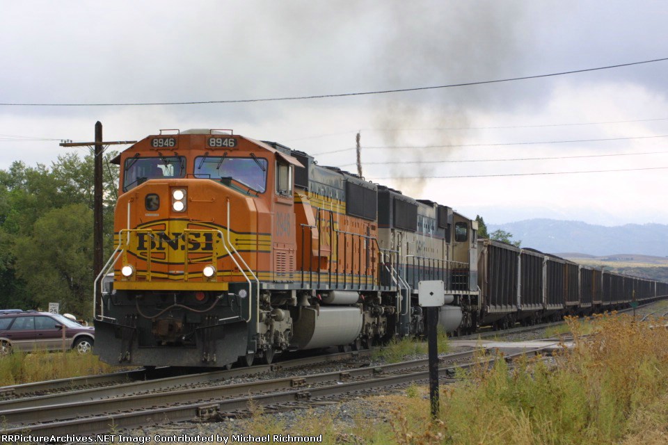 BNSF 8946